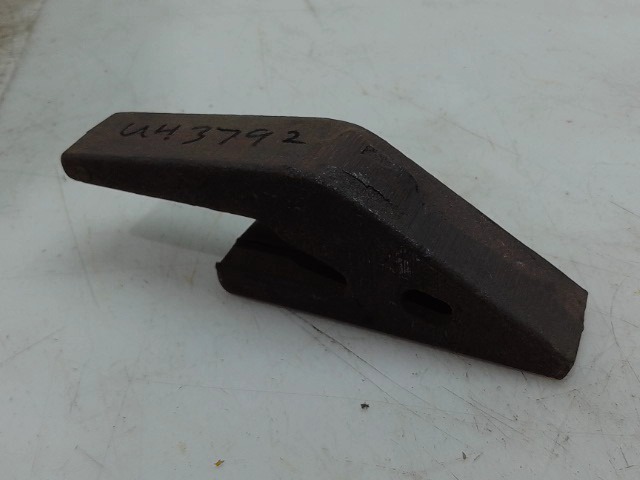 U43792 - TOOTH fits JOHN DEERE | Price: $15.89 to $318.77